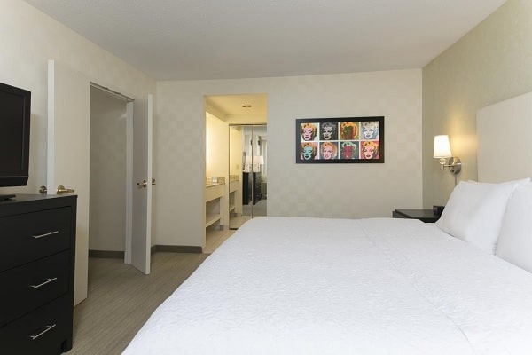 Hampton Inn & Suites Downtown, Chicago | Expert Reviews | Deals