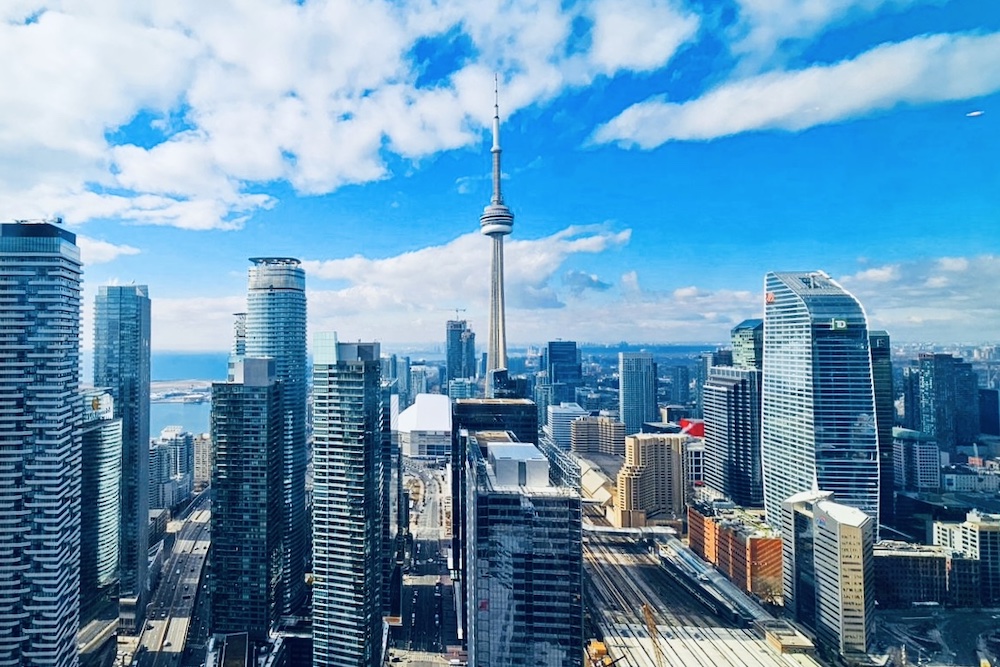 Where To Stay In Toronto: 5 Best Areas & Places