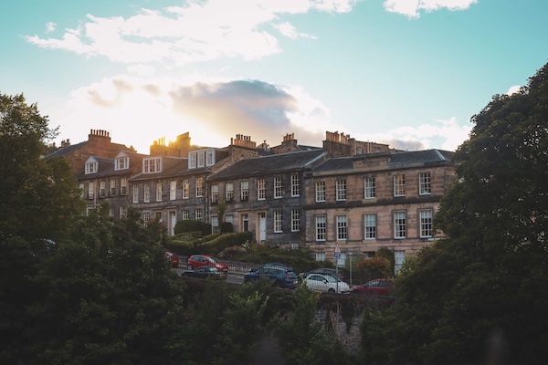 Where To Stay In Edinburgh In 2023: 5 Best Areas & Places